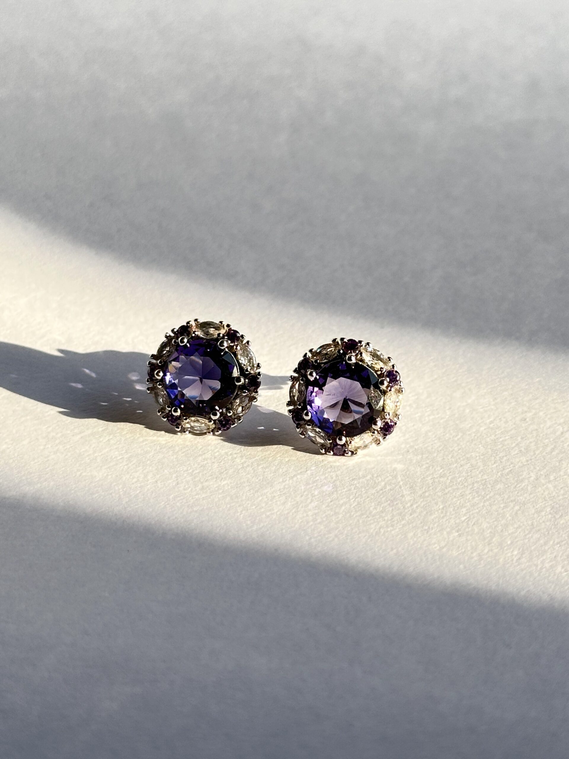 Purple Cubic Studs - Pedra